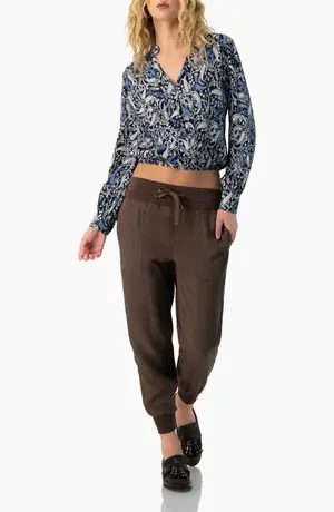 IVONNE Paisley Print V-neck Blouse