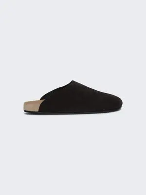 Closed-toe comfort slippers