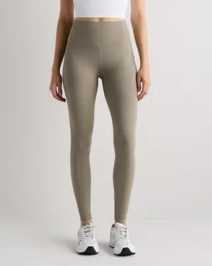 Quince Power-up High-rise Training Pocket Legging - Desert Tan