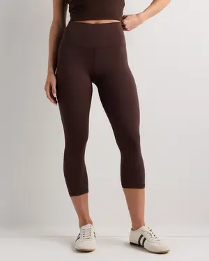 Quince Ultra-form High-rise Capri - Espresso