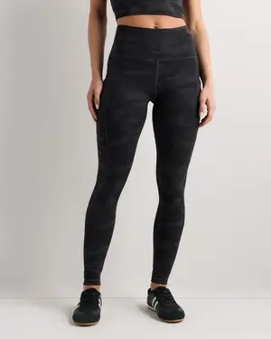 Quince Ultra-form High-rise Pocket Legging - Black Camo