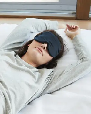 Quince Mulberry Beauty Sleep Mask - Black