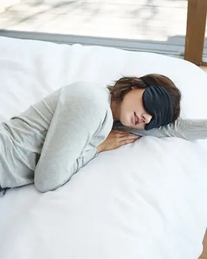 Quince Mulberry Beauty Sleep Mask - Black
