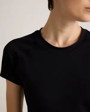 Quince Seamless Waist-length T-shirt - Black