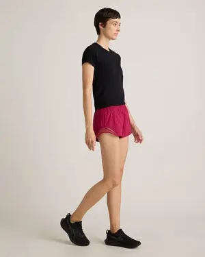 Quince Seamless Waist-length T-shirt - Black