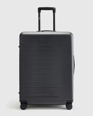 Quince Expandable Large Check-In Suitcase Black