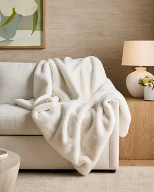 Quince Luxury Faux Fur Throw - Ivory