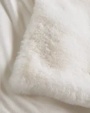 Quince Luxury Faux Fur Throw - Ivory