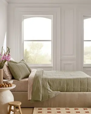 Quince Lightweight European Linen Box Quilt - Willowleaf