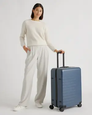 Quince Medium Check-in Suitcase - Navy