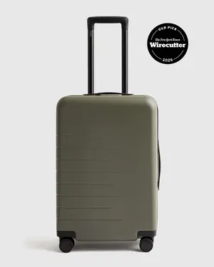 Quince Polycarbonate Carry-on Suitcase - Olive