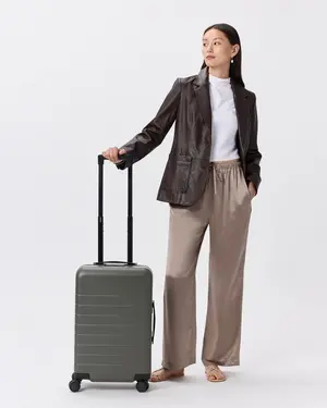 Quince Carry-on Suitcase - Olive