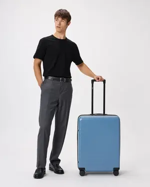 Quince Expandable Medium Check-in Suitcase - Blue