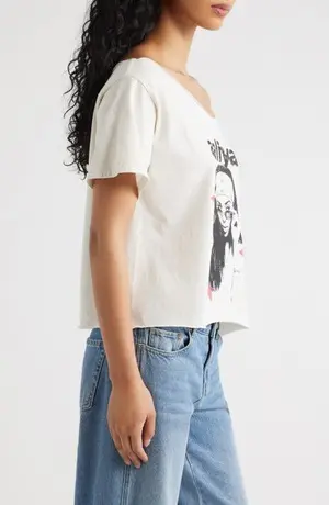 MERCH TRAFFIC Aaliyah Graphic T-shirt