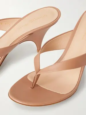 GIANVITO ROSSI Sofia 70 Leather Thong Sandals - Neutrals