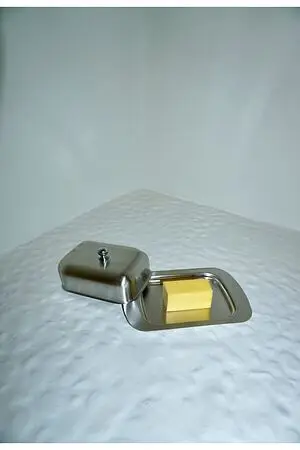 HUEGAH HOME La Creme Butter Dish