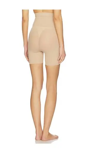 SKIMS Sheer Seamless Mid Thigh Short In Tan - Clay