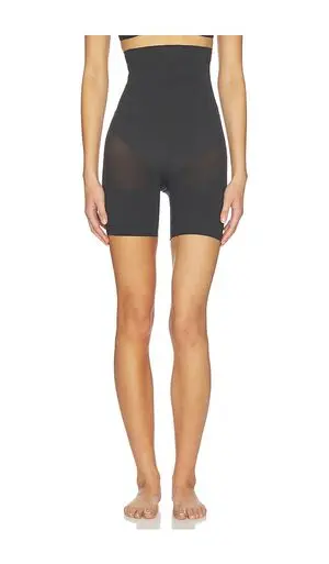 SKIMS Sheer Seamless Mid Thigh Short In Black - Onyx