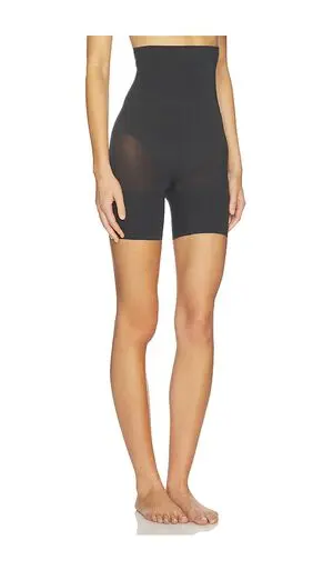 SKIMS Sheer Seamless Mid Thigh Short In Black - Onyx