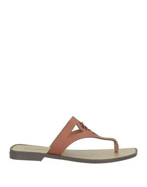 Karl Lagerfeld Skoot Ii Leather Thong Sandal - Tan