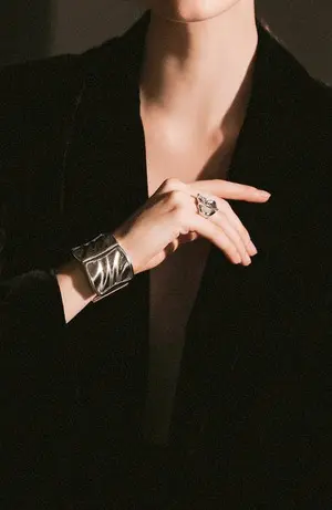 RETRO CHIC Tidal Glow Ring