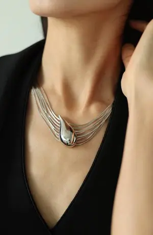 RETRO CHIC Droplet Necklace