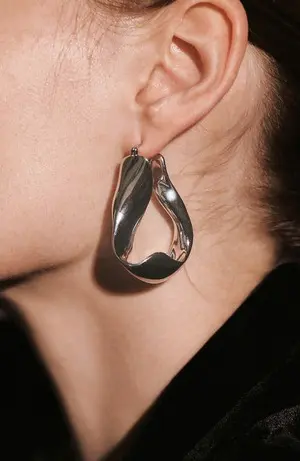 RETRO CHIC Toned Sculptural Ripple Hoop Earrings - Silver