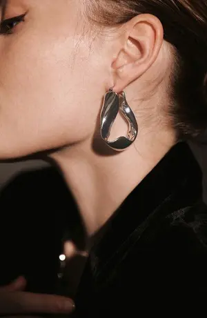 RETRO CHIC Toned Sculptural Ripple Hoop Earrings - Silver