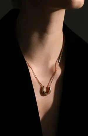 RETRO CHIC Leaf Pendant Necklace