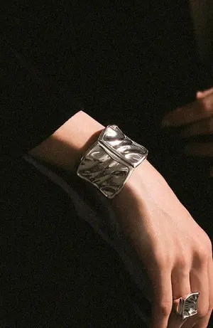 RETRO CHIC Tidal Glow Cuff