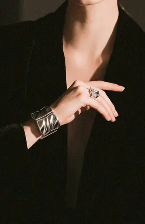 RETRO CHIC Tidal Glow Cuff