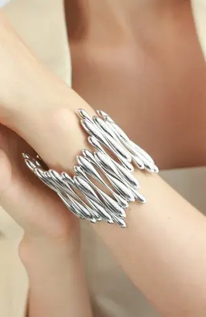 RETRO CHIC Rain Drop Bangle