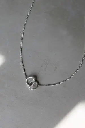 TUTTI Coast Necklace With Interlocking Pendant - Silver