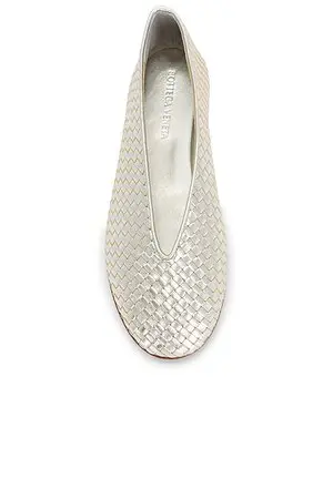 Bottega Veneta Rosa Ballet Flat In Metallic Silver - Platinum