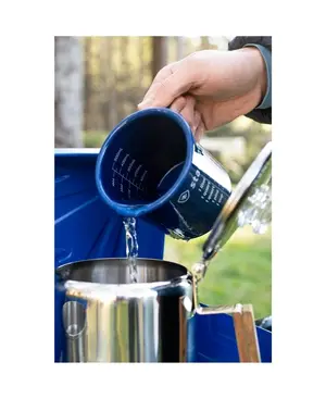 STANSPORT Enamel Measuring Cup With Spout