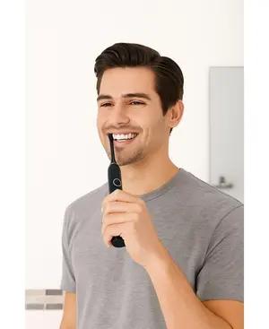 CLARISSA Travel Electric Toothbrush With Extra Brush Heads