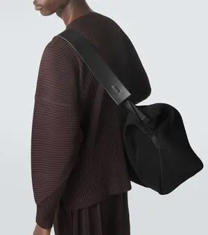 Issey Miyake Homme Plissé Pleats Shoulder Bag - Black