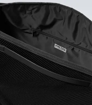 Issey Miyake Homme Plissé Pleats Shoulder Bag - Black
