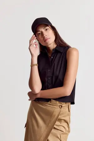 The Shirt By Rochelle Behrens Boxy Cropped Sleeveless Shirt - Black
