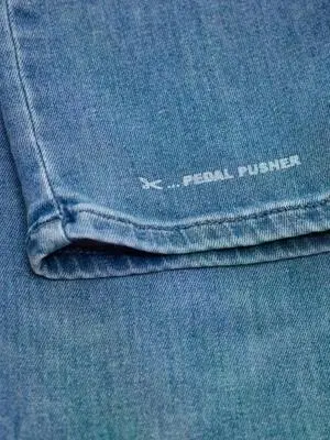 Closed Pedal Pusher Jeans