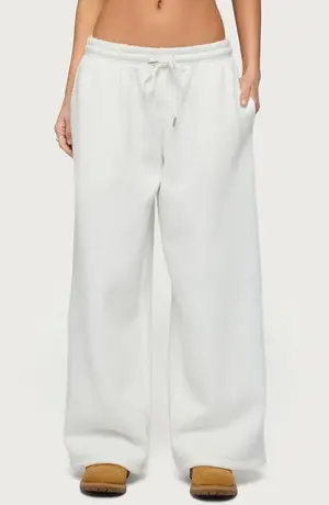 EDIKTED Kamari Low Rise Wide Leg Sweatpants