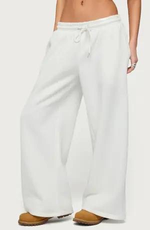 EDIKTED Kamari Low Rise Wide Leg Sweatpants