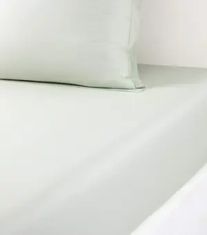 YVES DELORME Batiste Amande Super King Fitted Sheet - Green