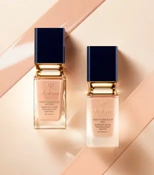 CLE DE PEAU BEAUTE Radiant Fluid Foundation Natural