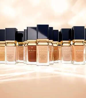 CLE DE PEAU BEAUTE Radiant Fluid Foundation Natural