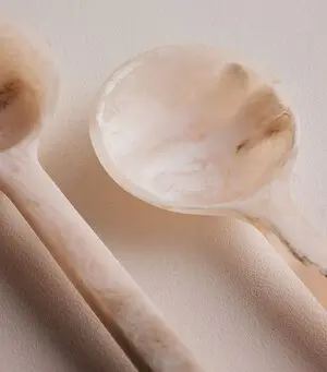SOHO HOME Resin Henrietta Salad Spoon Set