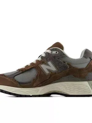 NEW BALANCE 2002r Suede Sneakers - Brown