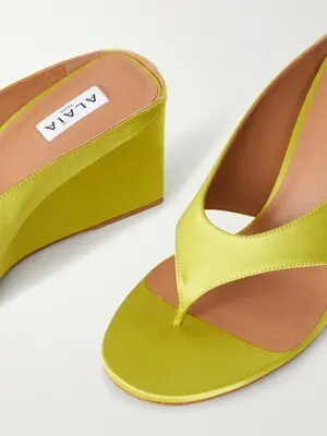 Alaïa Tong 75 Satin Wedge Sandals - Green