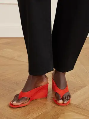 Alaïa Tong 75 Suede Wedge Sandals - Orange