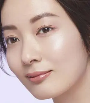 CLE DE PEAU BEAUTE The Luminizing Face Enhancer